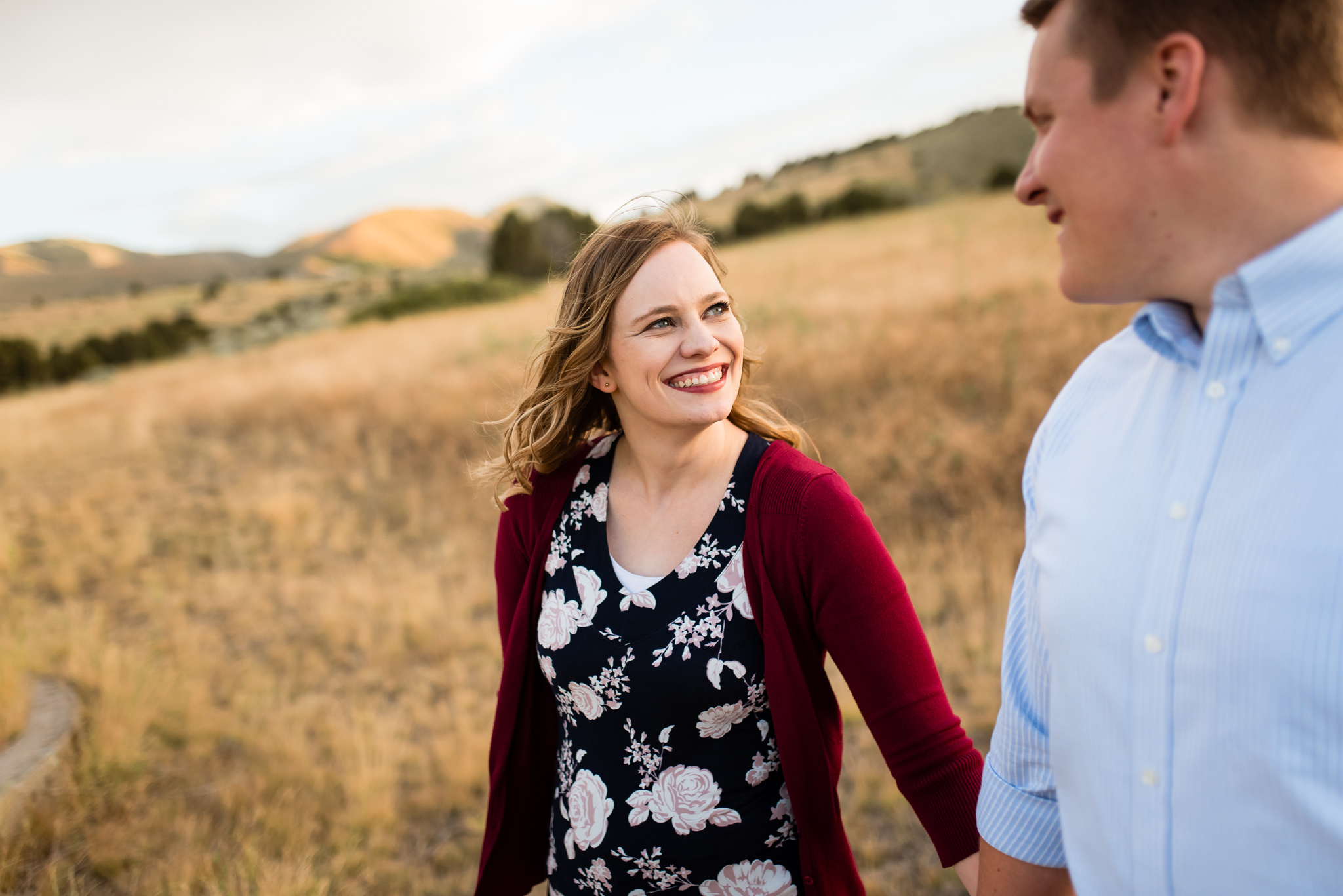 small-family-photos-in-grassy-field-30